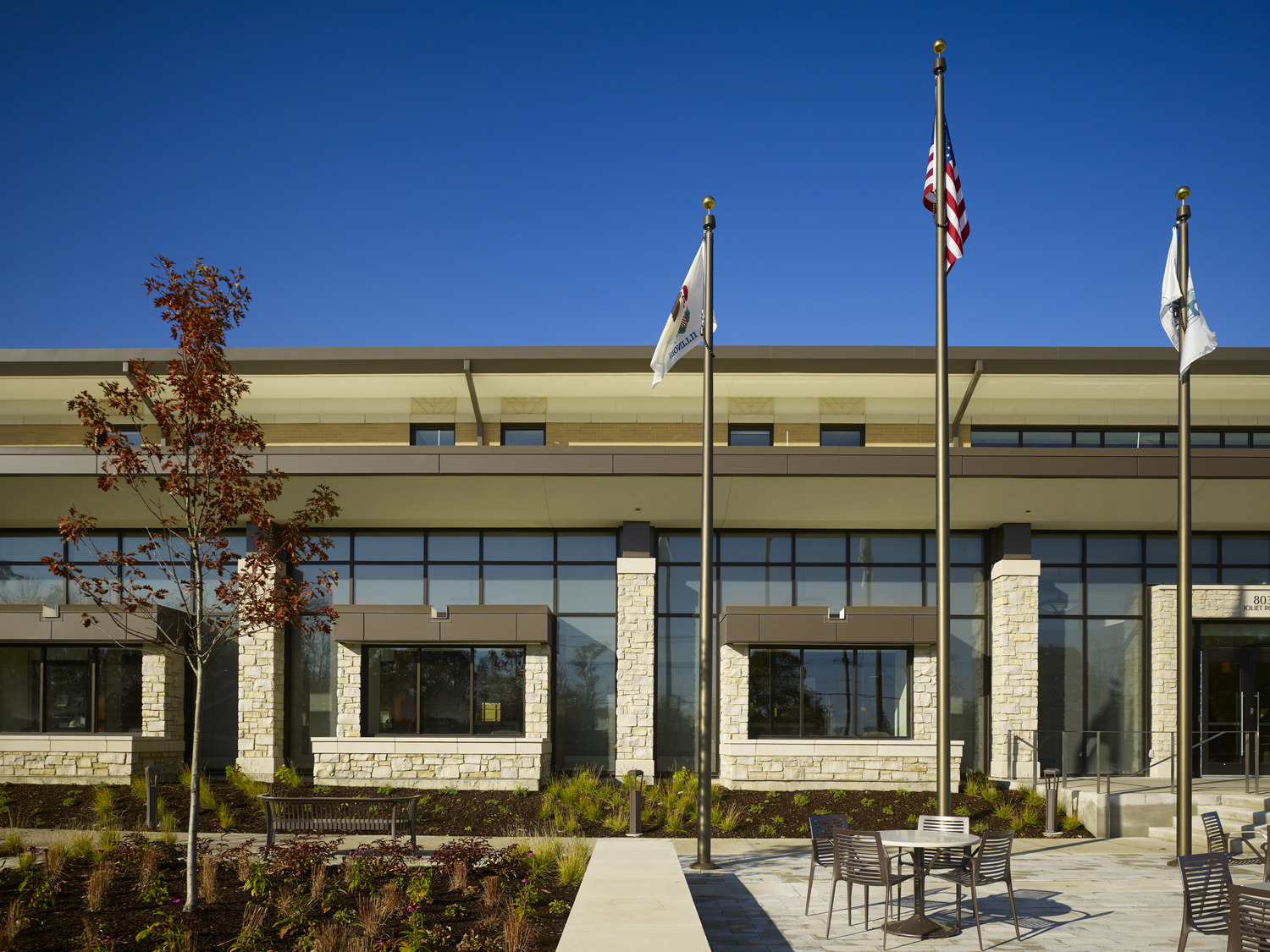 CITY OF COUNTRYSIDE, IL CITY AND POLICE HEADQUARTERS - Living Future